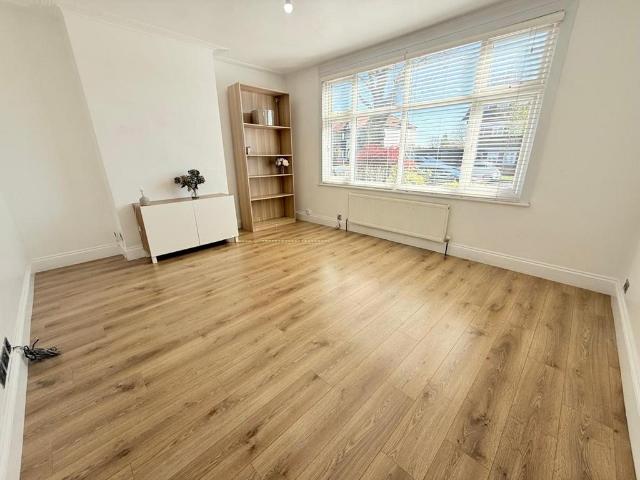 Connaught Gardens, Palmers Green 4 bed house to rent £2,550 pcm £588 pw