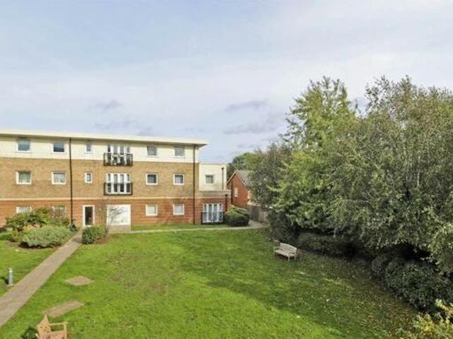 Connaught Heights, Uxbridge Road, 1 Bedroom Flat