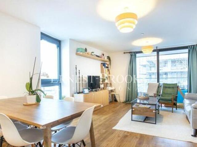 Connaught Heights, Agnes Walk, 2 Bedroom Apartment