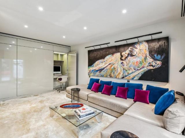 Connaught Place, London 3 bed flat to rent £20,000 pcm £4,615 pw