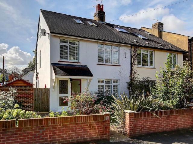 Connaught Road, Teddington TW11 5 bed semi detached house to rent £4,500 pcm £1,038 pw