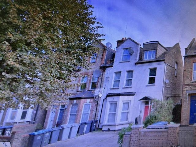 Connaught Road, Willesden NW10 2 bed flat to rent £1,700 pcm £392 pw