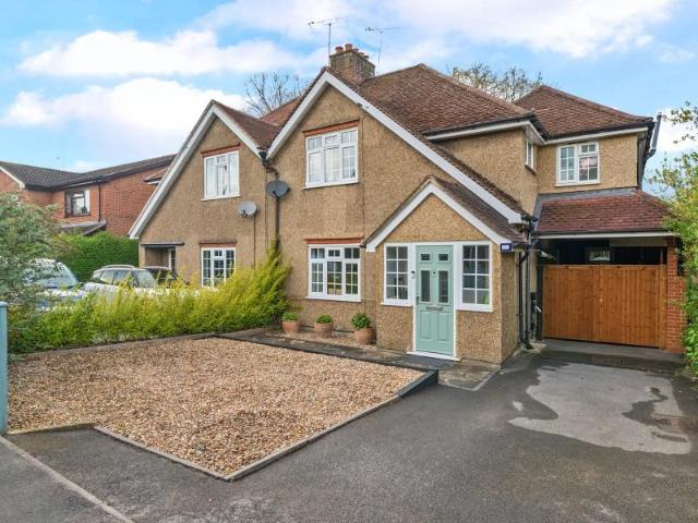 Connaught Road, Woking GU24 3 bed semi detached house to rent £2,650 pcm £612 pw