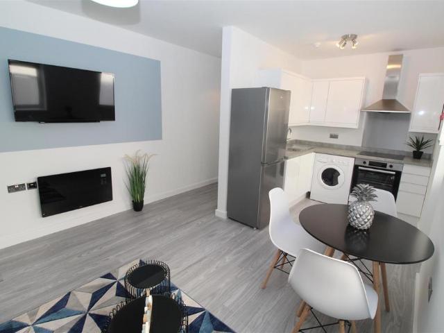 Connaught Road, Cardiff CF24 2 bed flat to rent £1,295 pcm £299 pw