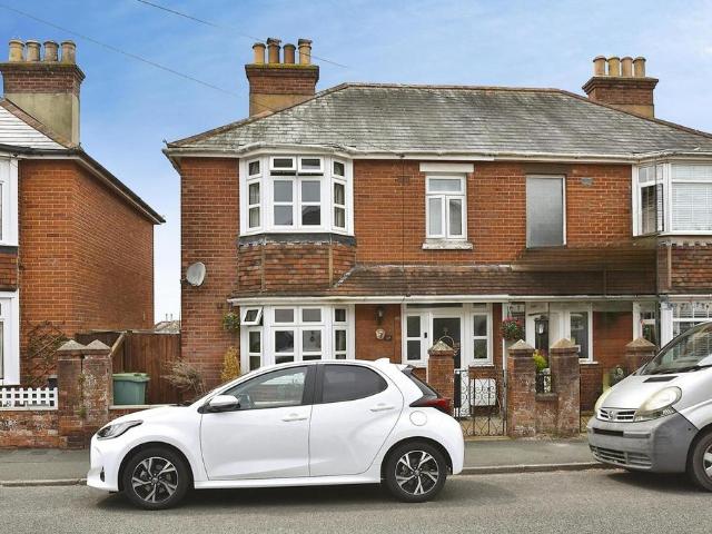 Connaught Road, East Cowes 3 bed house to rent £1,175 pcm £271 pw