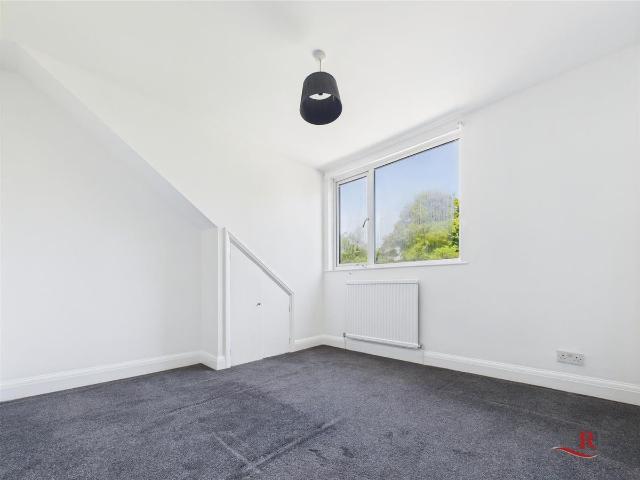 Connaught Road, London NW10, 2 bed flat to rent, £1,750 pcm | PrimeLocation