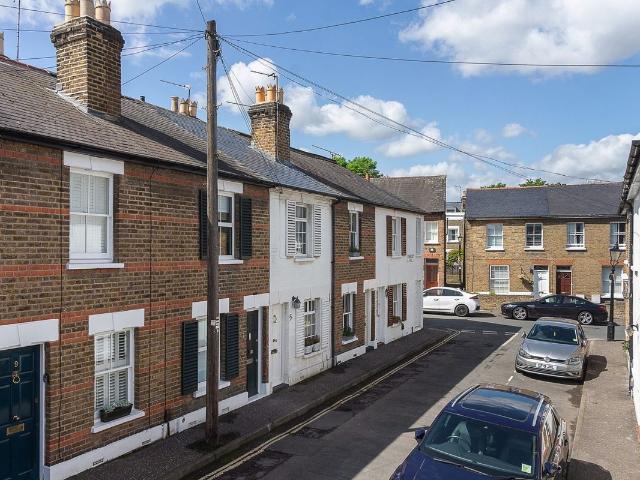 Connaught Road, Richmond TW10, 2 bed cottage to rent, £2,850 pcm | PrimeLocation