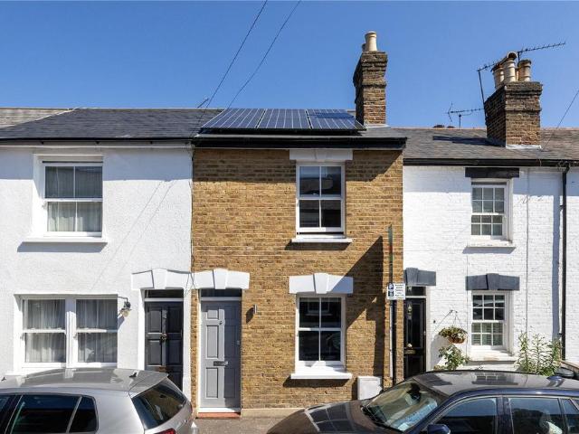 Connaught Road, Richmond, TW10 2 bed terraced house to rent £2,700 pcm £623 pw