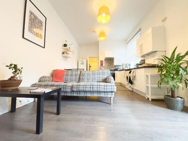 Connaught Road, Roath CF24, 1 bed flat to rent, £850 pcm | PrimeLocation