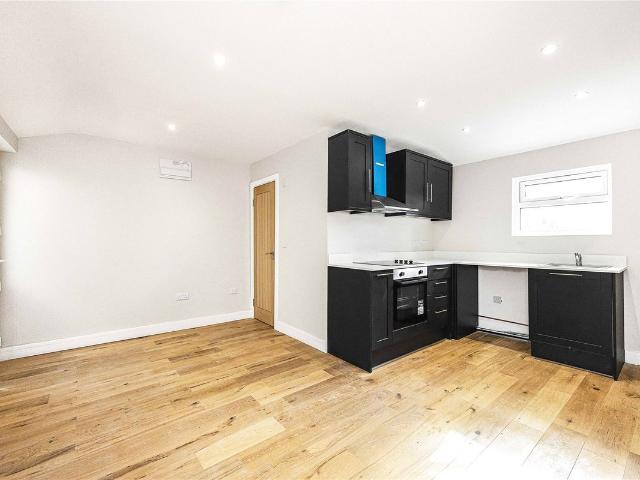 Connect Lane, London IG6, 1 bed flat to rent, £1,200 pcm | PrimeLocation