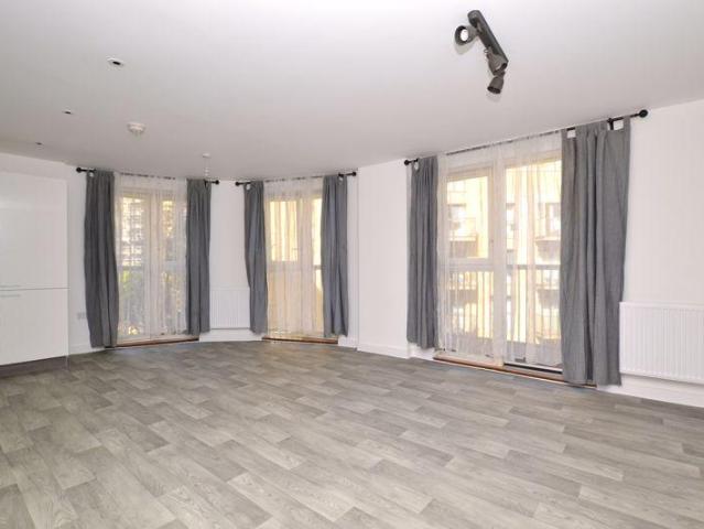 Connersville Way, Croydon 2 bed apartment to rent £1,750 pcm £404 pw