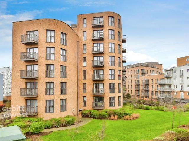 Connersville Way, Croydon CR0 2 bed apartment to rent £1,800 pcm £415 pw