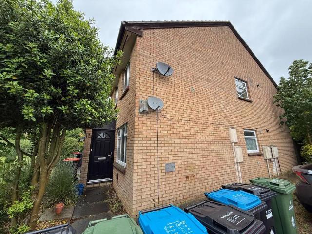 Conniburrow 1 bed flat to rent £1,000 pcm £231 pw