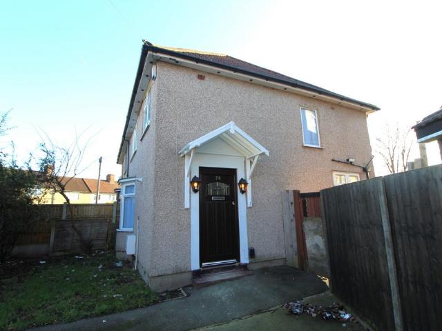 Connor Road, Dagenham, Essex, RM9 3 bed semi detached house to rent £2,100 pcm £485 pw