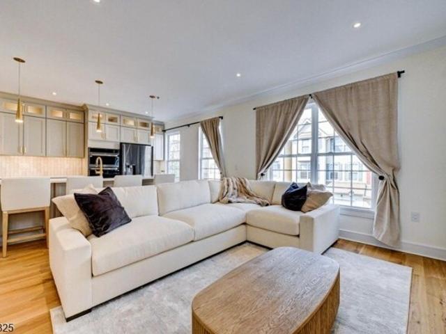 Conover Ter, Lebanon, Condo For Sale