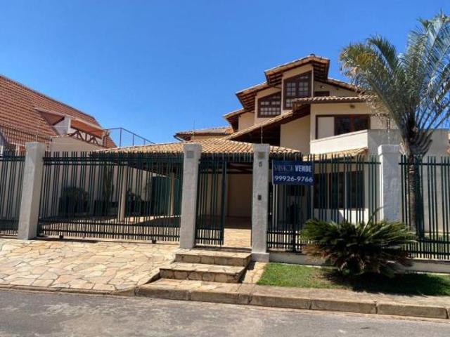 Conquiste Já: Casa 5 Suítes com Piscina e Área Verde no Lago Sul