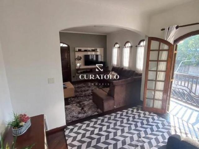 Conquiste seu novo lar! Casa com salão comercial 326m², 3 dorm, e ótima localização em Santo André!