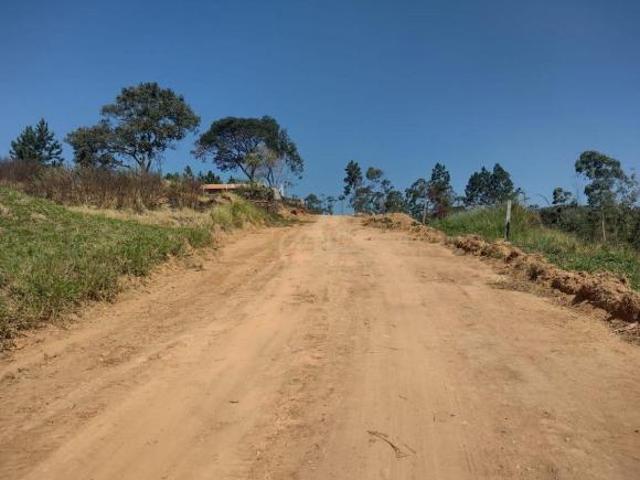 Conquiste Seu Espaço no Interior – Terrenos Exclusivos Próximos ao Centro
