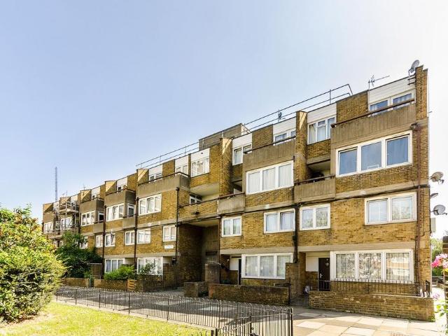 Consort Road, Peckham, London, SE15 3 bed maisonette to rent £2,300 pcm £531 pw