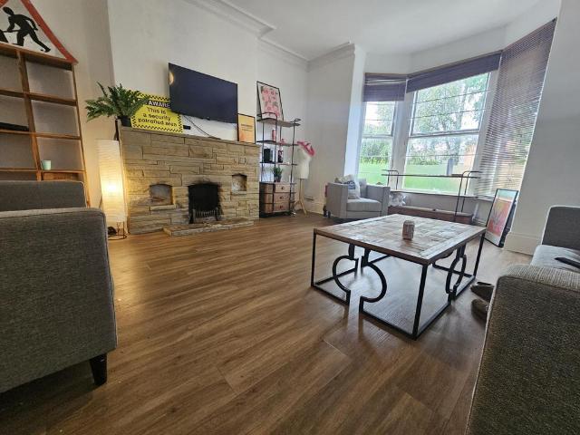 Consort Terrace, Leeds 6 bed house to rent £3,120 pcm £720 pw