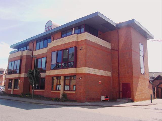 Consort Way, HORLEY 2 bed apartment to rent £1,450 pcm £335 pw