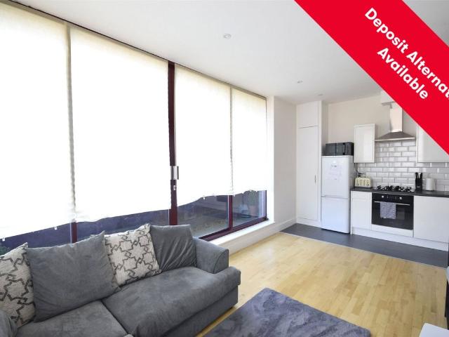Consort Way, Horley, Surrey RH6, 2 bed flat to rent, £1,500 pcm | PrimeLocation