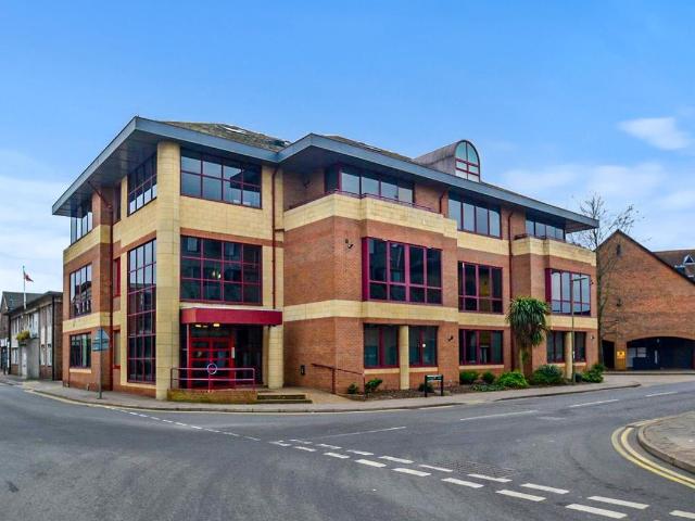 Consort Way, Horley RH6, 2 bed flat to rent, £1,400 pcm | PrimeLocation