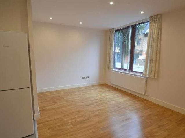 Consort Way, Horley, RH6
