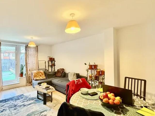 Constable & Toop, 47 Nuxley Road, London, DA17 5JG, United Kingdom | 2 bed apartment for rent #140800208 | Rentberry