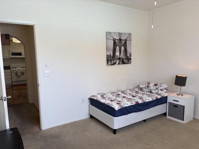 Constitution Ave Room
