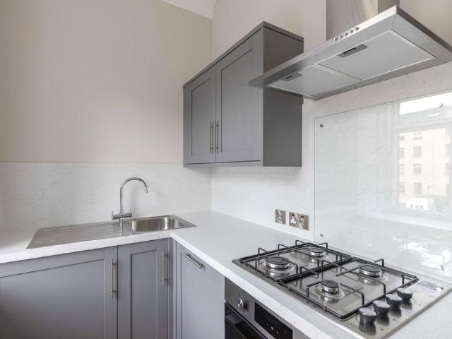 Constitution Street, Leith, Edinburgh 3 bed apartment to rent £1,745 pcm £403 pw