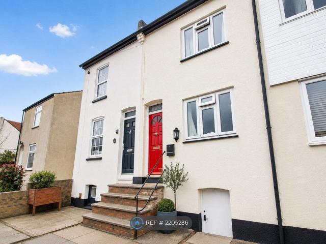 Constitution Road, Chatham ME5, 3 bed terraced house to rent, £1,300 pcm | PrimeLocation