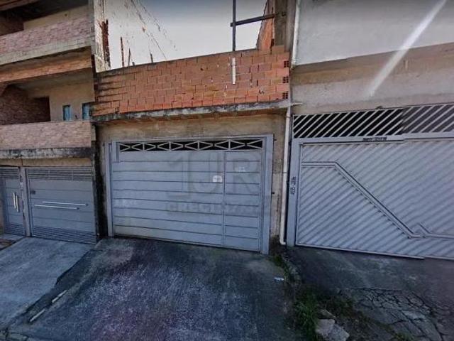 Construção à venda em Boa Localização no Vila Nova Mauá em Mauá/SP. Próximo de comércios