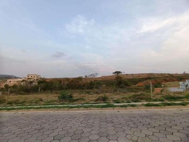 Construa em Grande Estilo: Lote de 500m² em Condomínio Fechado