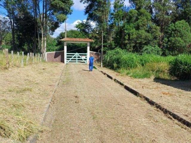 Construa sua casa em Ibiúna! Terreno de 500m², próximo a tudo o que precisa