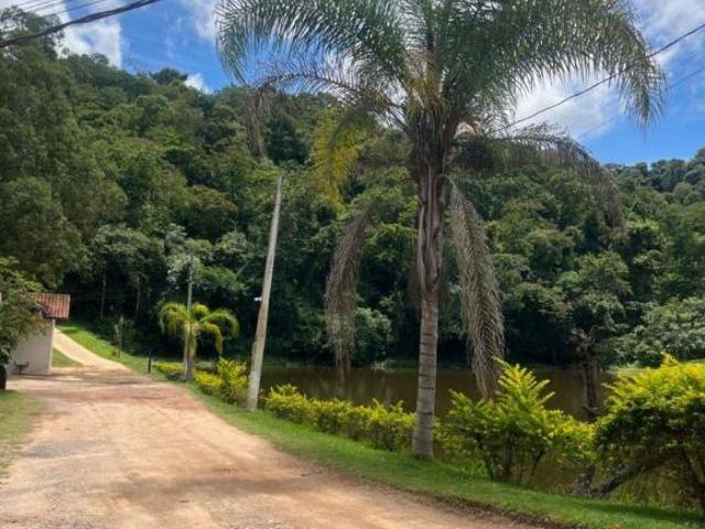 Construa sua chácara dos sonhos em um condomínio fechado