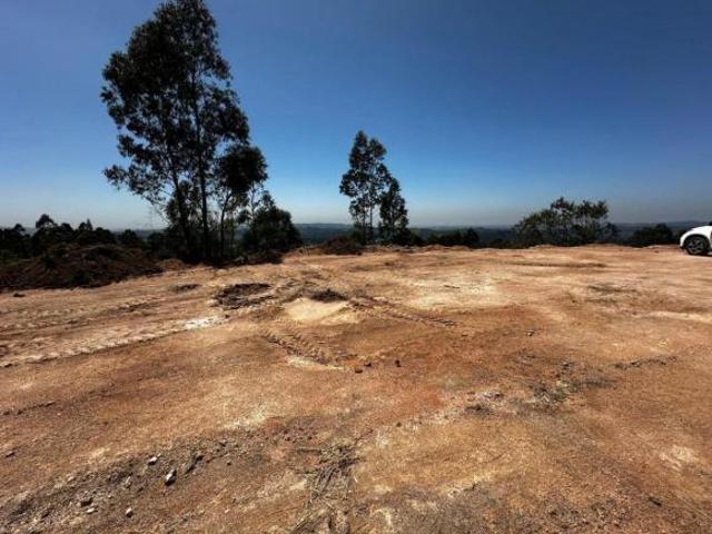 Construa sua chácara em condomínio fechado com vista para natureza