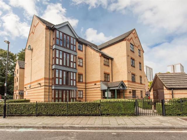 Consul House, Bow, E3 2 bed flat to rent £2,100 pcm £485 pw