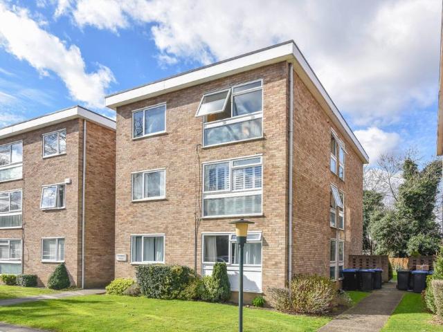Cooden Close, Bromley BR1 1 bed apartment to rent £1,450 pcm £335 pw