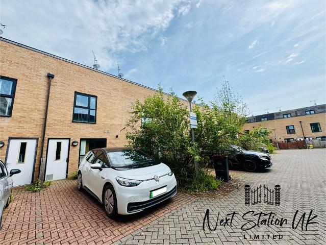Cooke Place, Salford M5, 3 bed town house to rent, £1,500 pcm | PrimeLocation