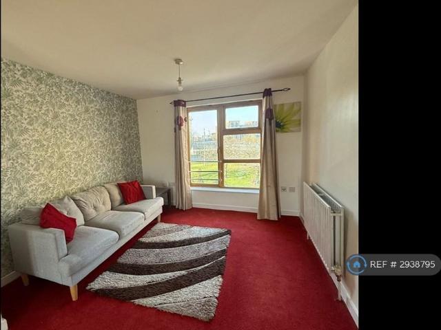 Cooke Street, Essex, IG11 2 bed flat to rent £1,750 pcm £404 pw