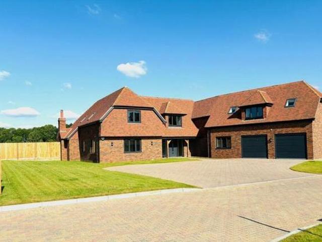 Cookes Meadow, Northill, 5 Bedroom Detached