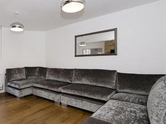 Cookham House, Montclare Street, Spitalfields, London, E2 7EX, United Kingdom | 3 bed apartment for rent #139404544 | Rentberry