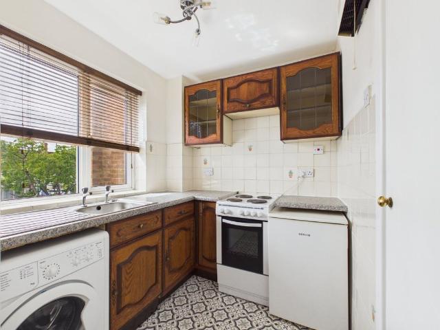 Cookham Road, Maidenhead, Berkshire SL6, 1 bed flat to rent, £1,100 pcm | PrimeLocation