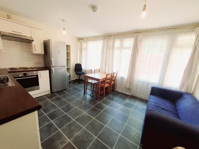 Cooks Road, Kennington SE17, 4 bed maisonette to rent, £3,293 pcm | PrimeLocation