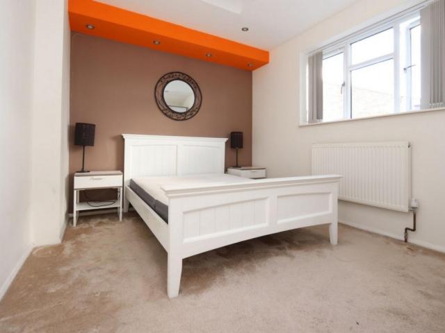 Cool double bedroom close to Prince Regent DLR station Has a Room