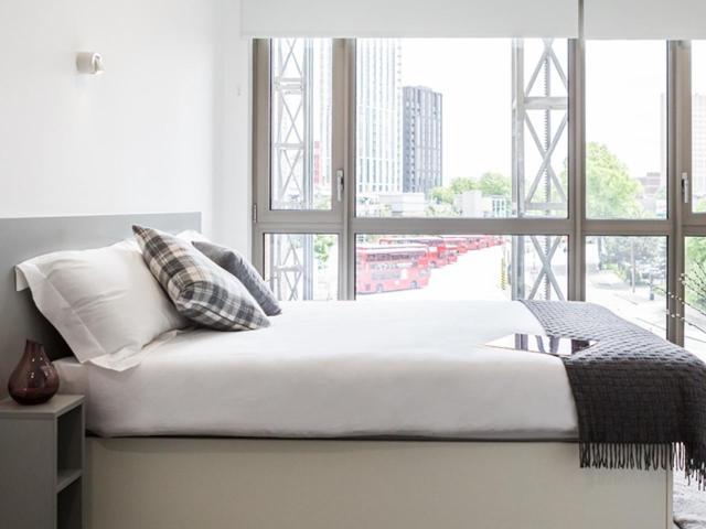 Cool double ensuite bedroom close to Lewisham DLR station Has a Room