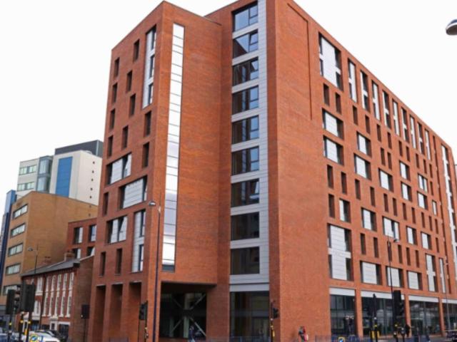 Cool double ensuite bedroom in a residence close to Birmingham New Street train station