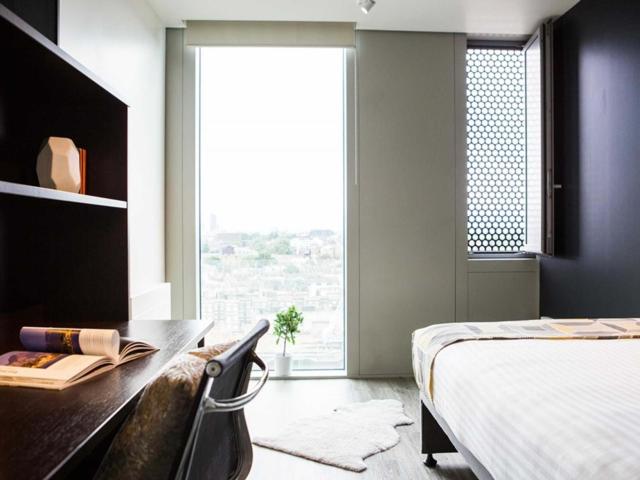 Cool double ensuite bedroom in Kings Cross Has a Room
