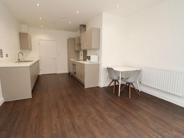 Cool 2 bedroom flat close to Gallions Reach DLR Station Has an Apartment
